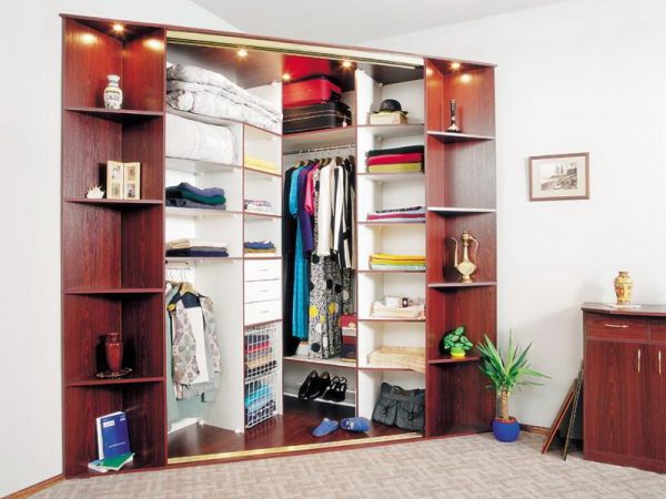 15 Trending Open Closet Spaces for Storing & Displaying Clothing ...